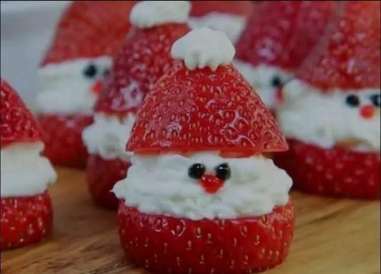 Cheesecake Strawberry Santas – Cook For You